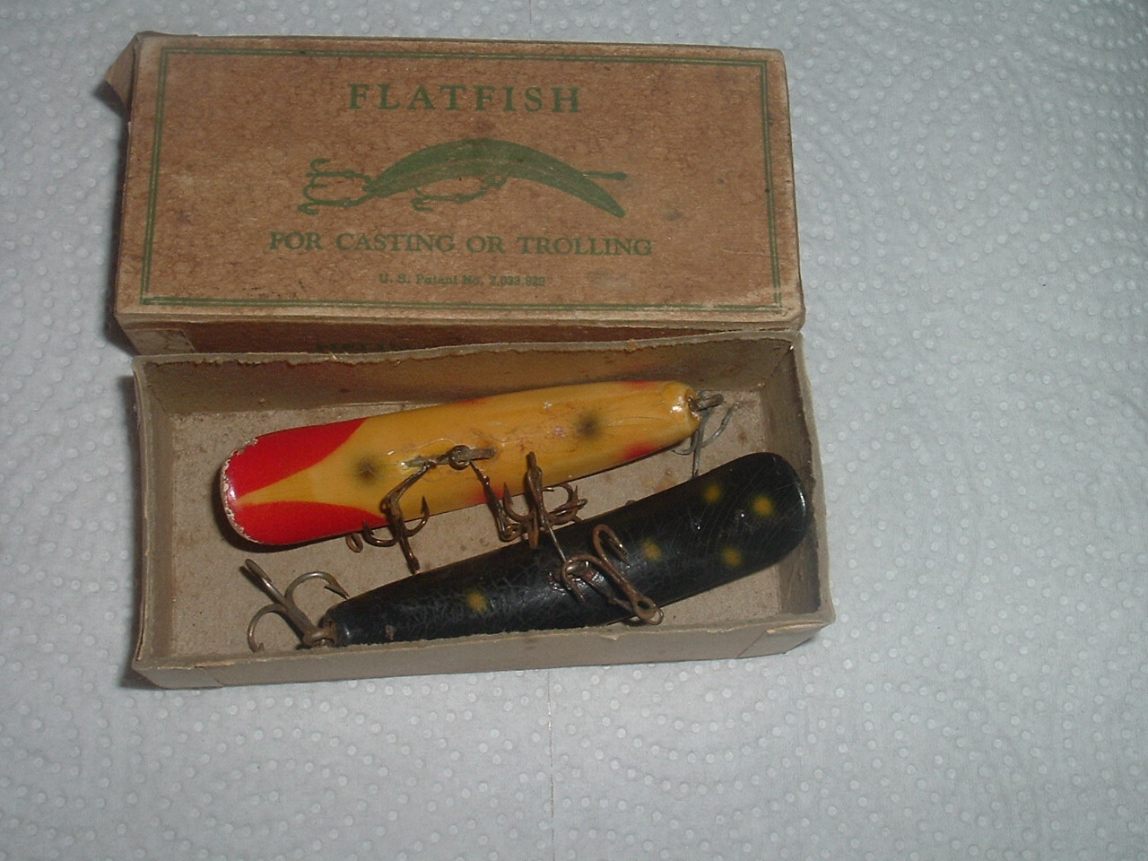 Old Fishing Lures Helin Flatfish Pair RARE Colors Early Box With 2 Wood ...