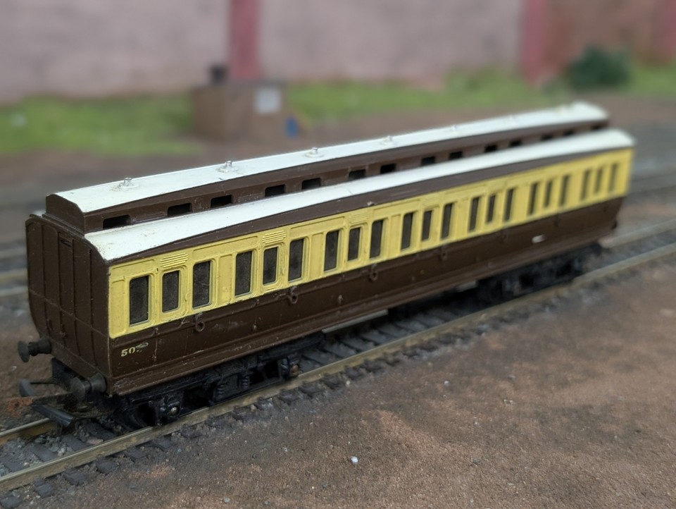 TRI-ANG R332 – GWR COMPOSITE COACH WITH CLERESTORY ROOF | eBay UK