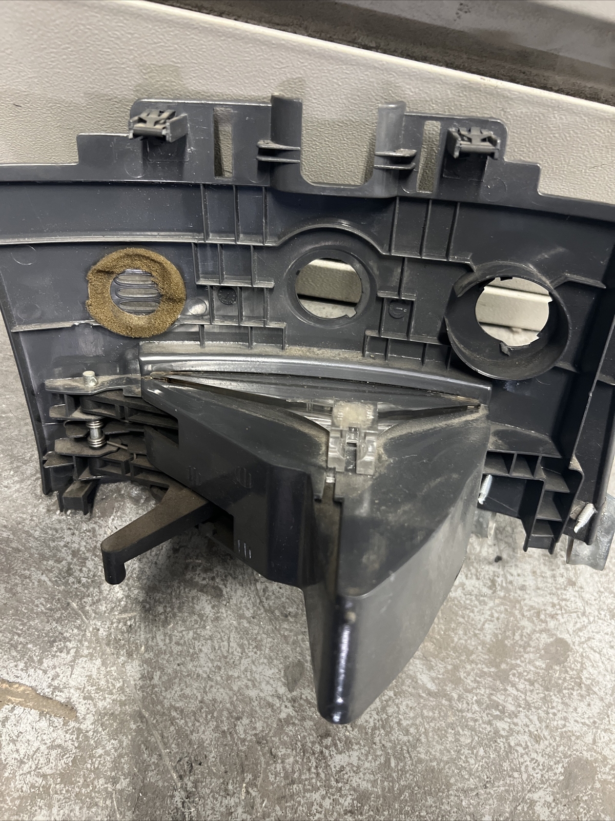 Volvo Truck D13 VNL Dash Board Power Outlet Ashtray 20455997 OEM for ...