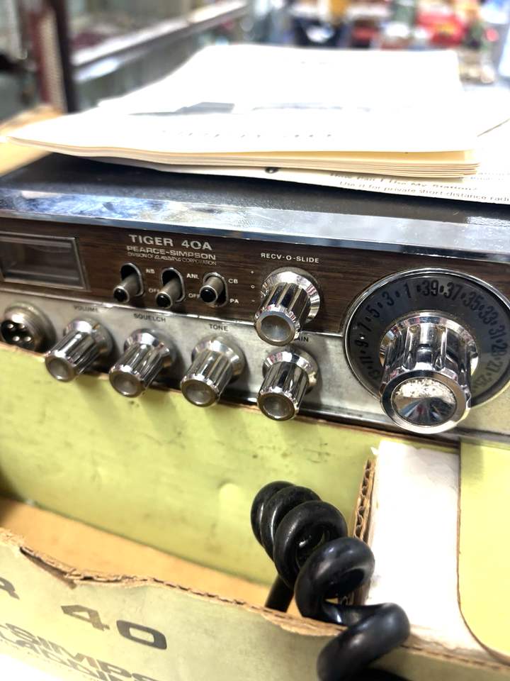 Pearce Simpson Tiger 40A CB Radio with Mic and Box - tested and works ...