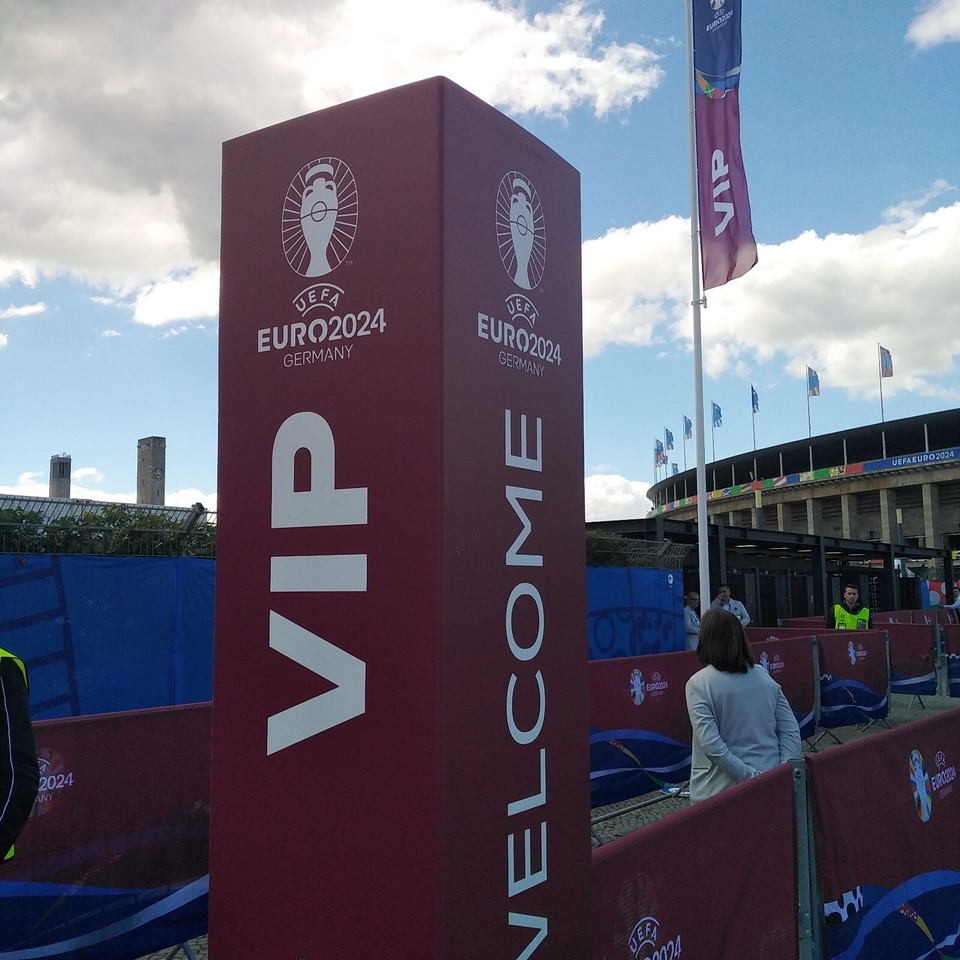 Sammler VIP Bier Glas Glass Cup UEFA Euro 2024 Germany Bitburger | eBay UK