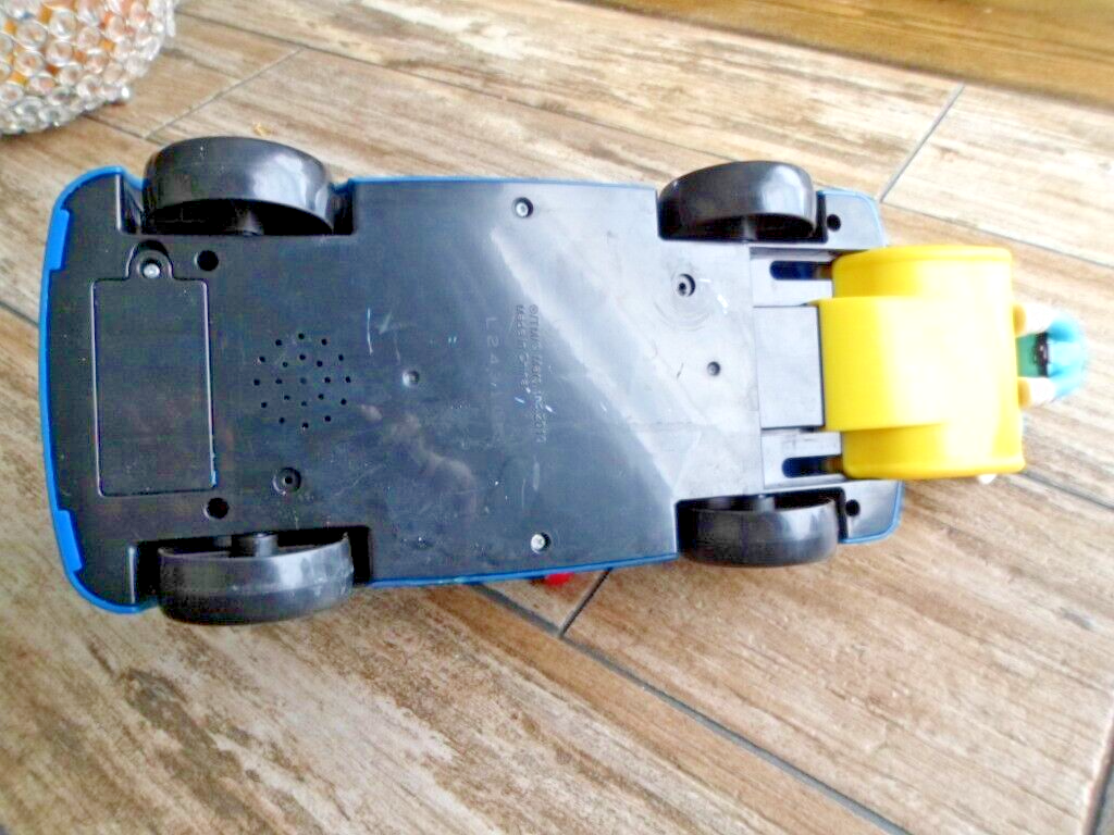 M&M Police Cop Car Lights Up Siren Music Candy Dispenser BATTERIES NOT ...