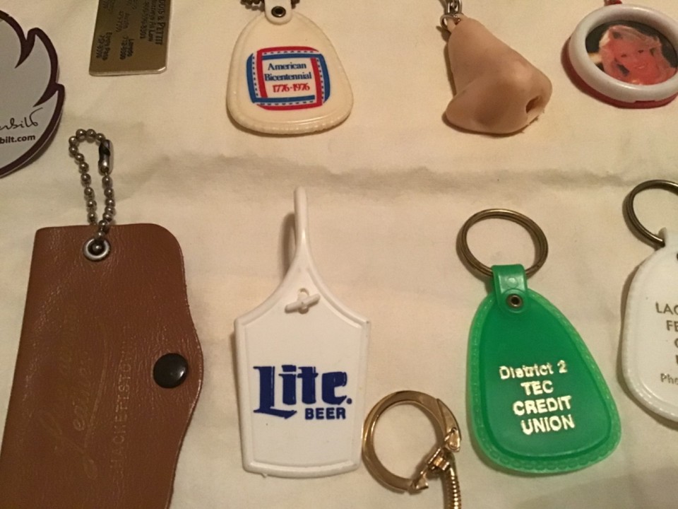 Huge Lot of 20 Vintage Novelty Key Rings Keychains Souvenir Advertising ...