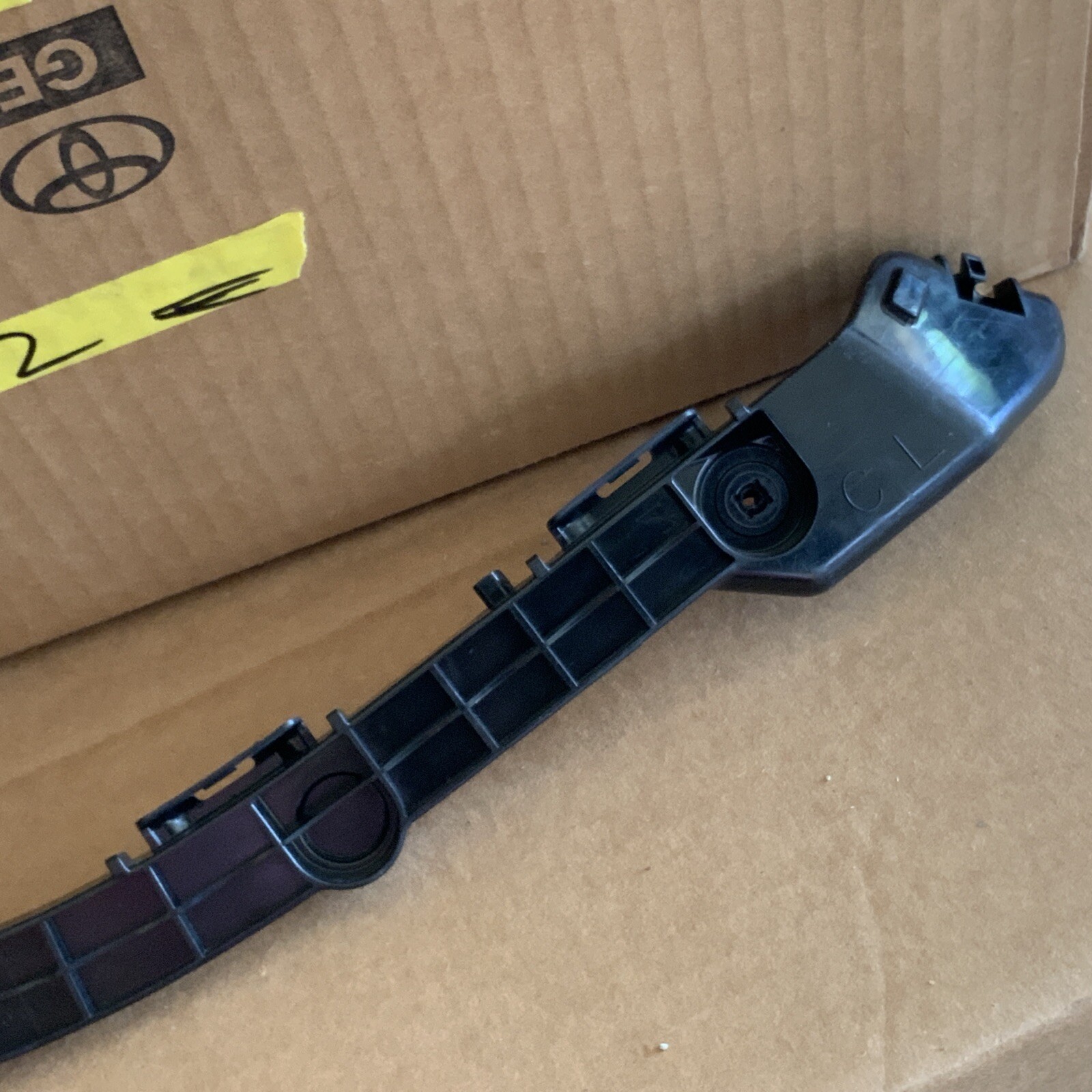 2014-2019 TOYOTA COROLLA REAR BUMPER LEFT RETAINER BRACKET SUPPORT ...