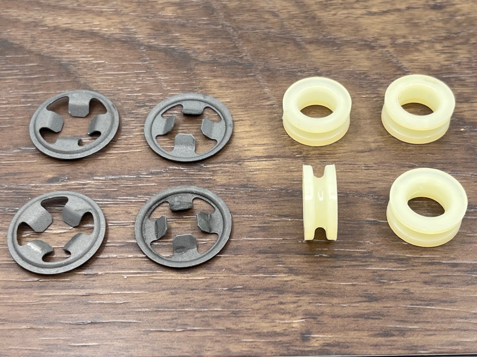 4pcs quarter window rollers nylon & 4pcs roller clips fits Dart Valiant ...