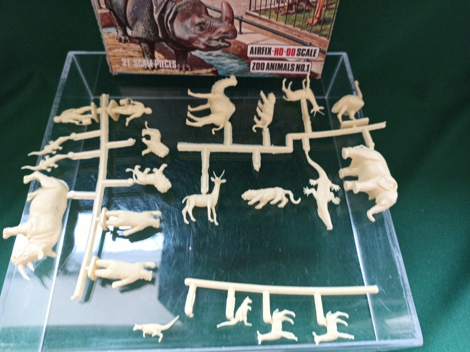 VTG AIRFIX ZOO ANIMALS NO.1 - HO-00 BLUE BOX IN SPRUE 21 PIECES ENGLAND ...