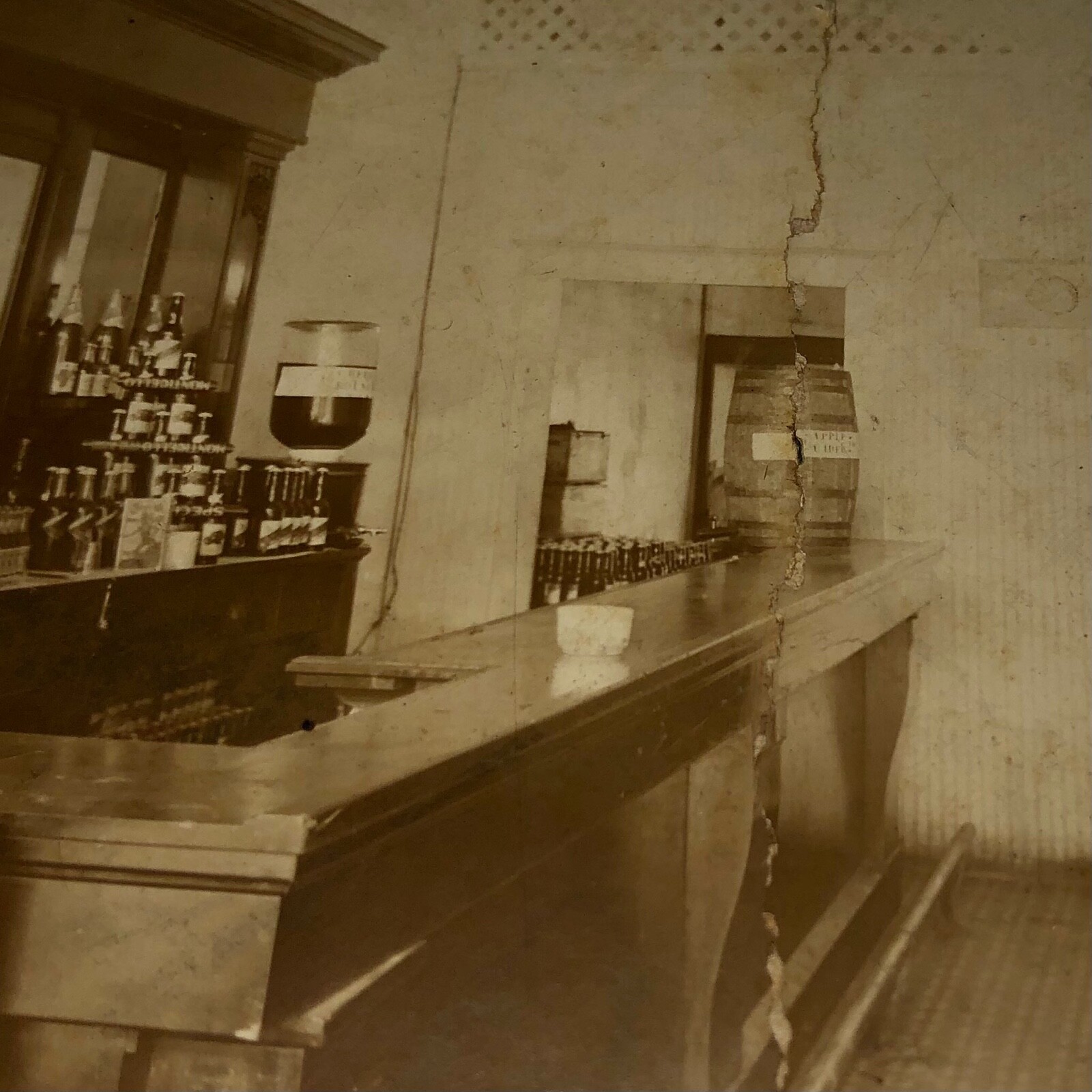 1910s RESTAURANT Bar Interior Beer Cigarettes Counter BAR Man Vintage ...