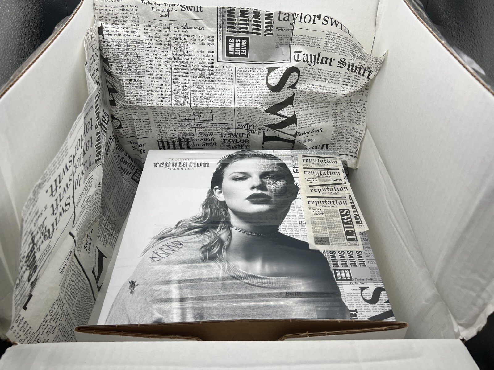 NEW SEALED Taylor Swift Reputation Stadium Tour VIP Box w/ NEWSPAPER ...