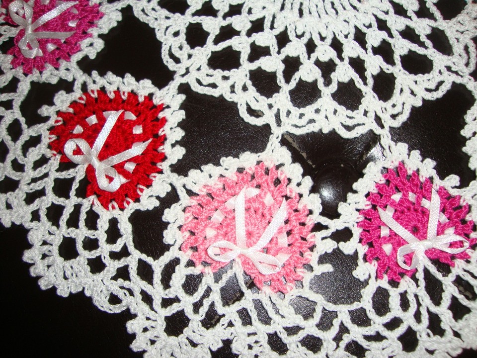 TAMS TRI-COLOR HEARTS~PINK RED VALENTINES~DOILY~CROCHET~12"~VALENTINE'S ...