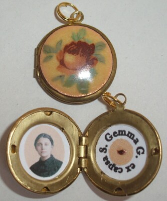 St Gemma Galgani red rose enamaled "ex capsa" relic locket--Aged ...