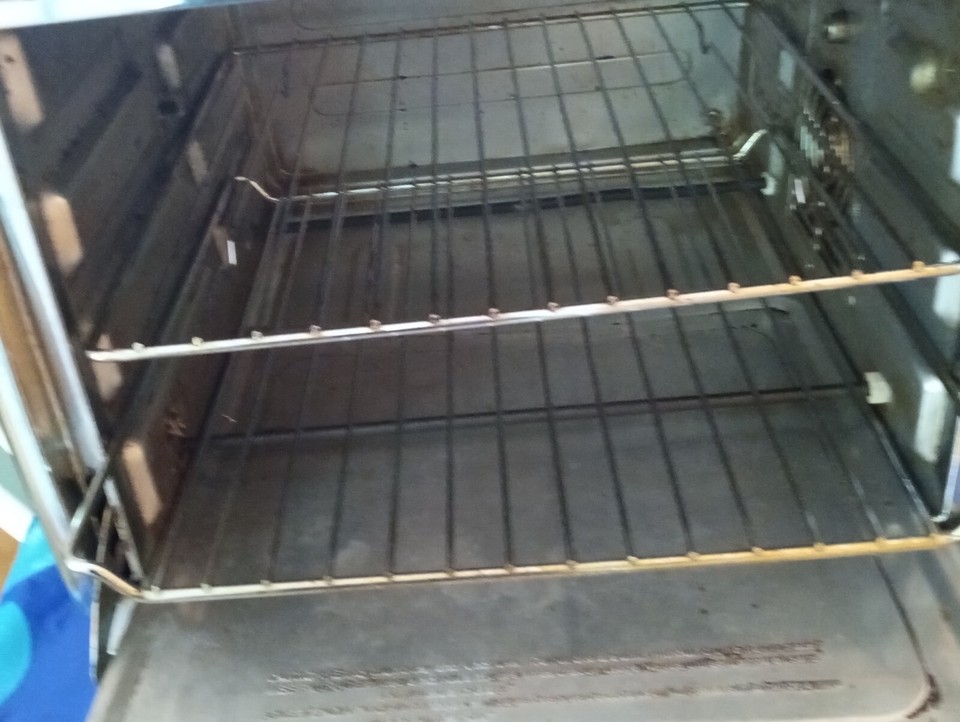 Euro-Pro Convection Toaster Oven, Model TO241R *See local pick-up info ...