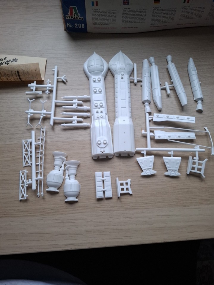 Airfield Model kit Hawk Spaceship Vaisseau Spatial Hawk | eBay UK
