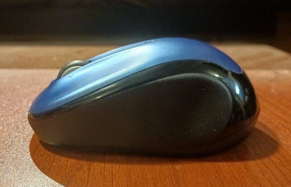 Logitech M325 Wireless Optical Compact Mouse with Unifying Receiver ...
