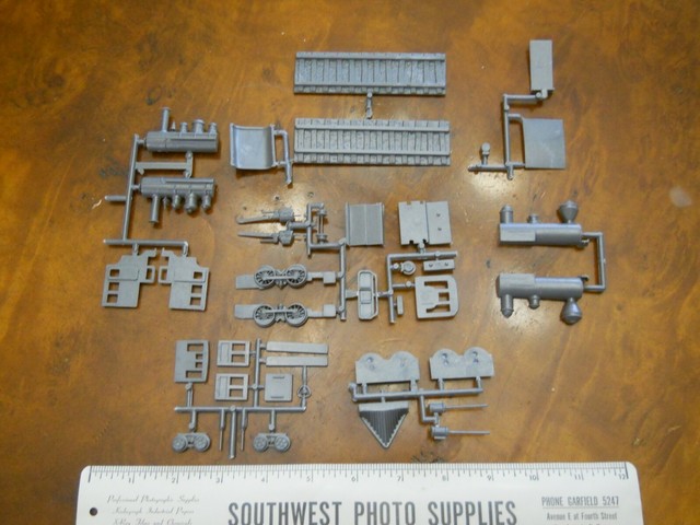 Glencoe MiniKits General & Porter Switcher Plastic Locomotive Model ...