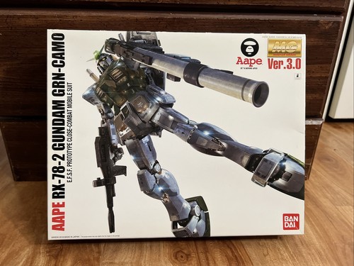 Bandai MG 1/100 AAPE RX-78-2 Gundam Grn-Camo Ver 3.0 Collaboration ...
