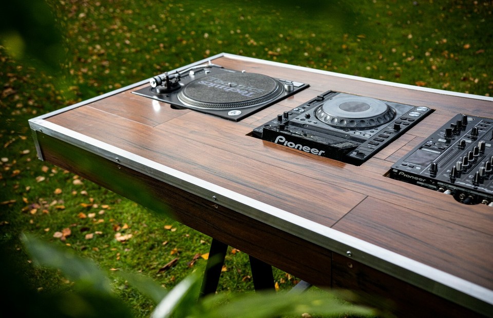 DJ Table/ Desk for Pioneer CDJ's, Technics, DJM 900 (Equipment not ...