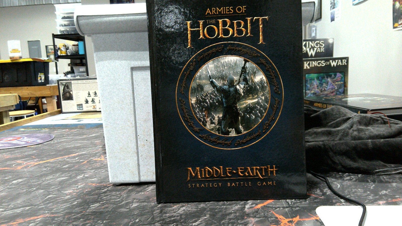 MIDDLE EARTH STRATEGY BATTLE GAME ARMIES OF HOBBIT RPG HARDCOVER BOOK ...