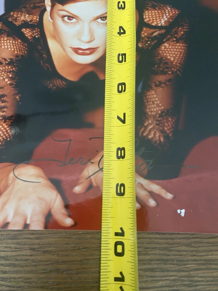 TERI HATCHER 007 JAMES BOND SIGNED AUTOGRAPH TOMORROW NEVER DIES ...