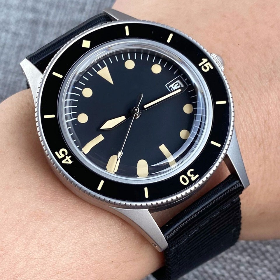 40mm Vintage Luminous 200M Diving NH35A Automatic Watch Men Domed ...