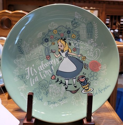 2022 Disney Parks Epcot United Kingdom Alice In Wonderland dessert ...