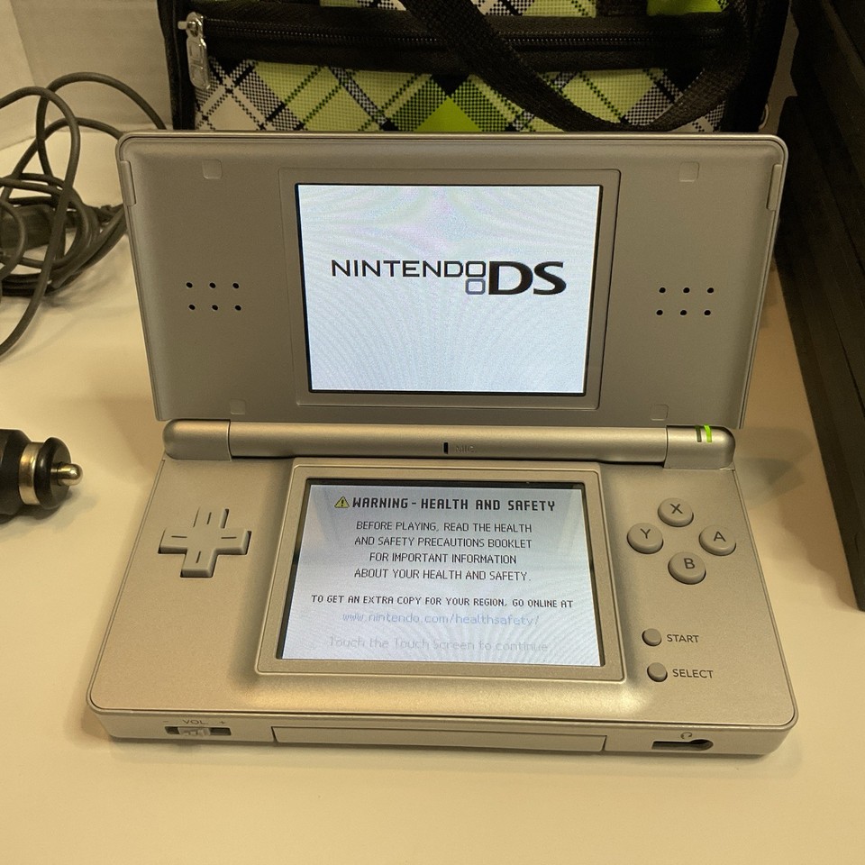 Nintendo DS Lite Handheld System Silver w/Chargers Stylus 8 Games ...