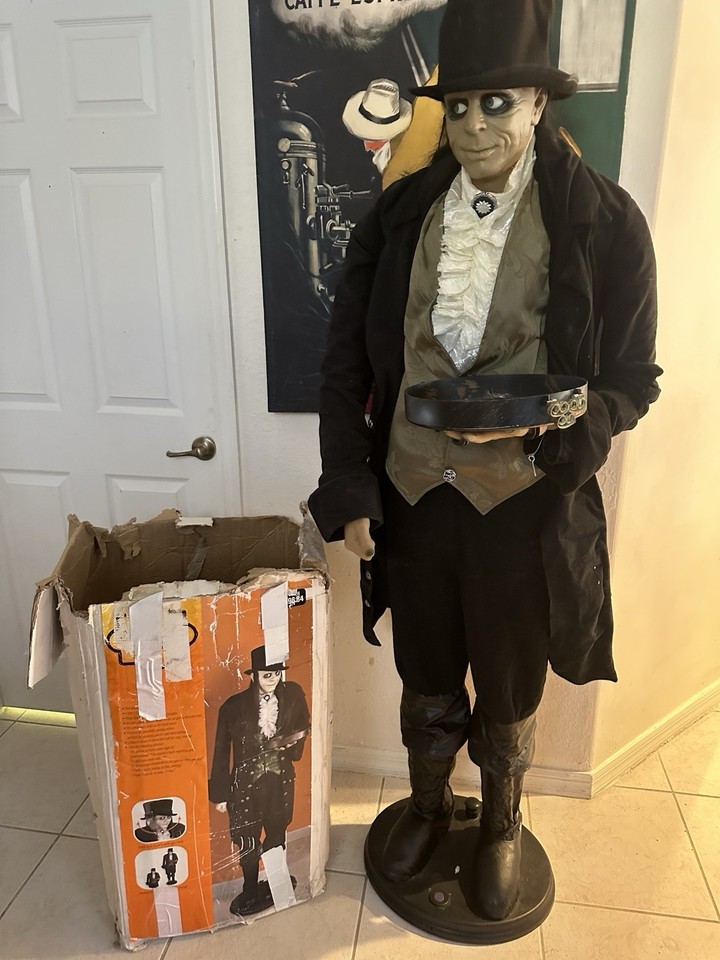 Spirit Halloween Life Size Animatronic Prop Edwardian Butler Gemmy Wade ...