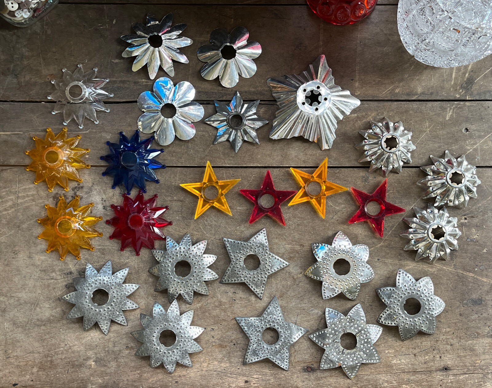 LOT OF 25 VINTAGE ALUMINUM, TIN & PLASTIC LIGHT REFLECTORS VTG ...