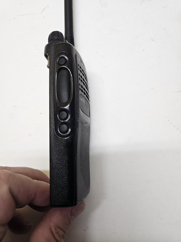 MOTOROLA HT750 136-174 MHz VHF 16ch TWO WAY RADIO AAH25KDC9AA3AN | eBay