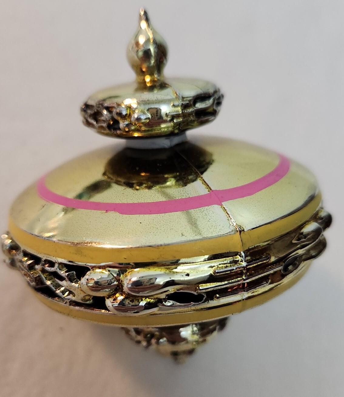Vintage Bradford Filigree Gold UFO Spinning Top Plastic Christmas Tree ...