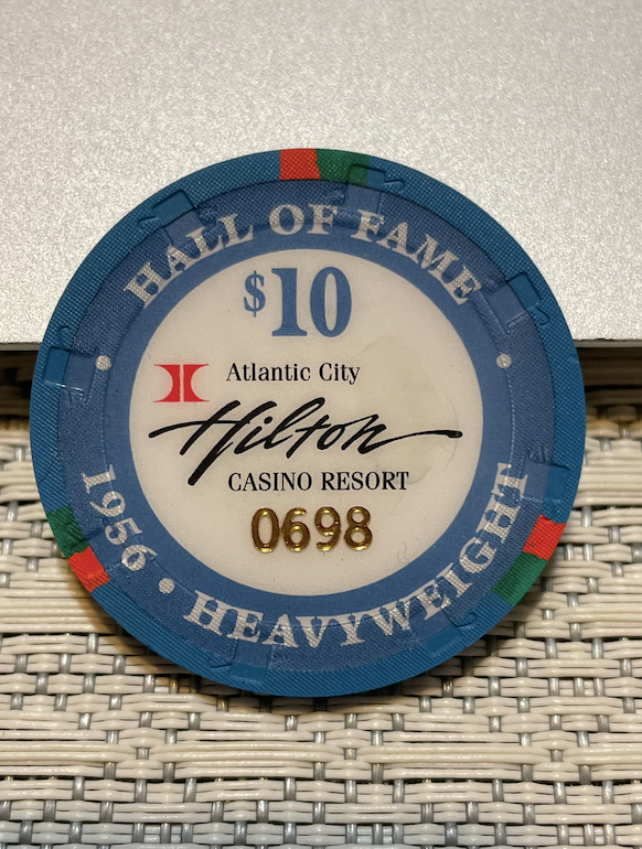 UNCIRCULATED $10 HILTON JOE LOUIS LE# 698 CASINO CHIP ATLANTIC CITY ...