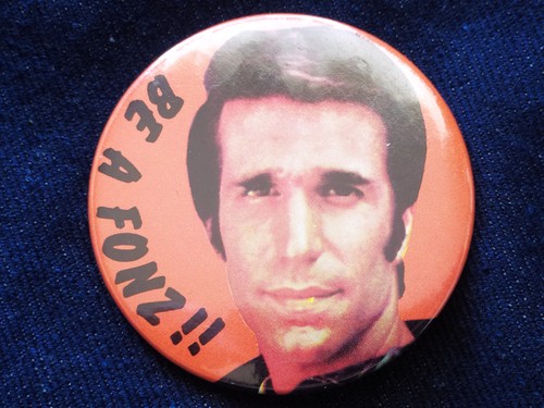 Happy days : rare badge Fonzy de 1977 - série télé | eBay