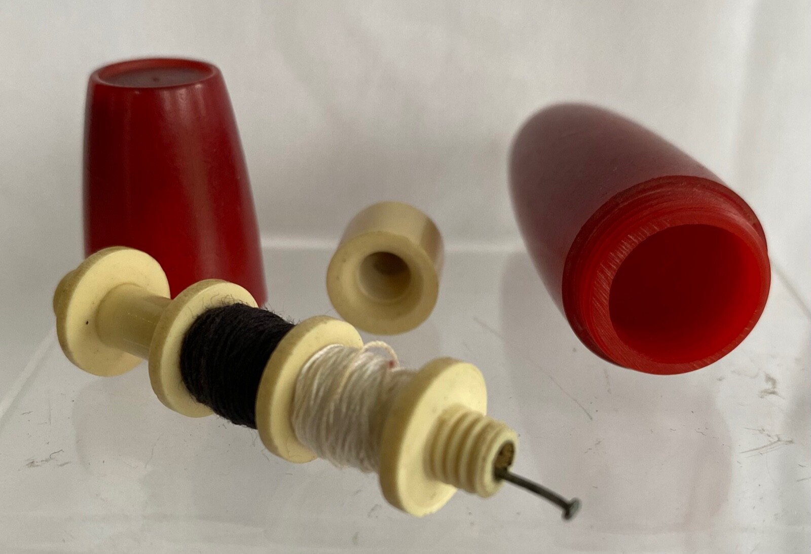 Vintage Red Bakelite Sewing Needle Case Thimble Bobbin Kit Etui A1 Art ...