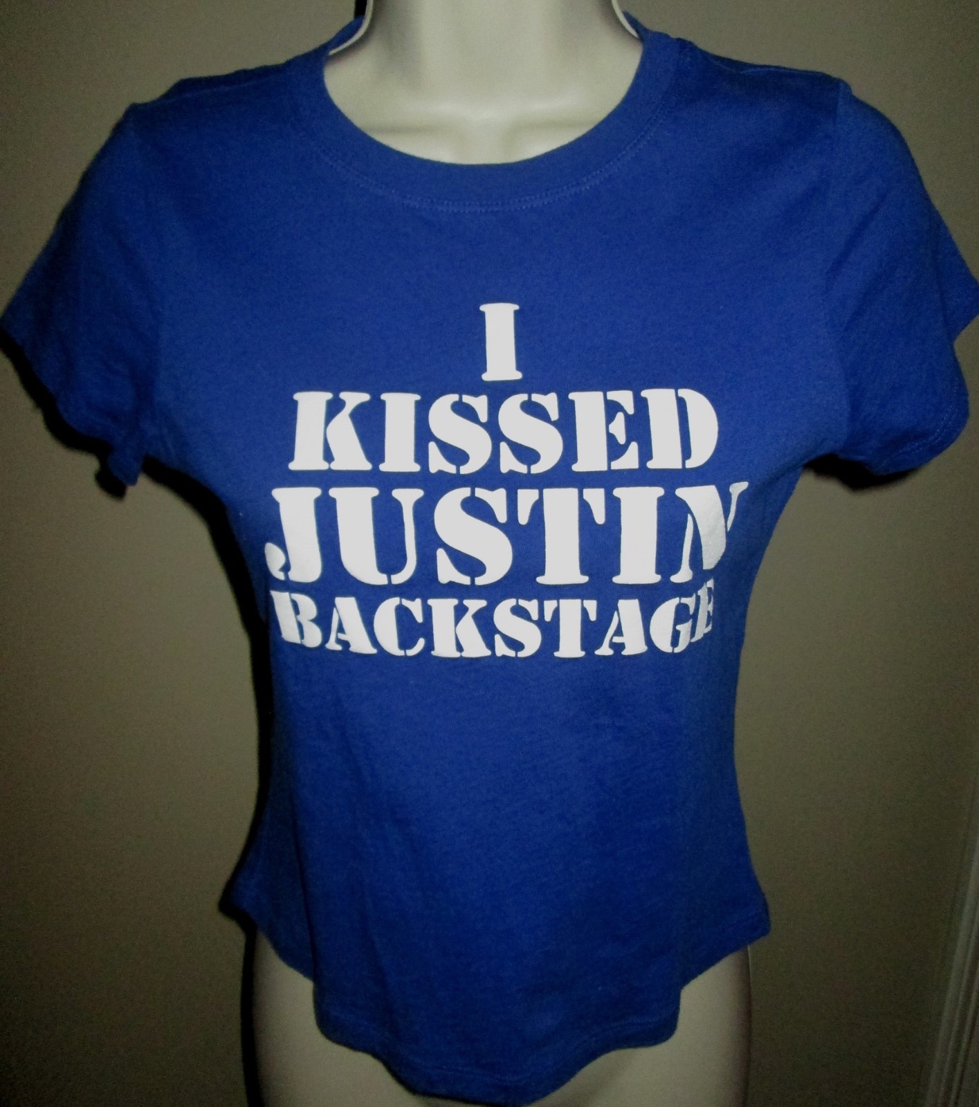 I KISSED JUSTIN BACKSTAGE Juniors TOP M Fitted Shirt GRAPHIC TEE L8er S ...