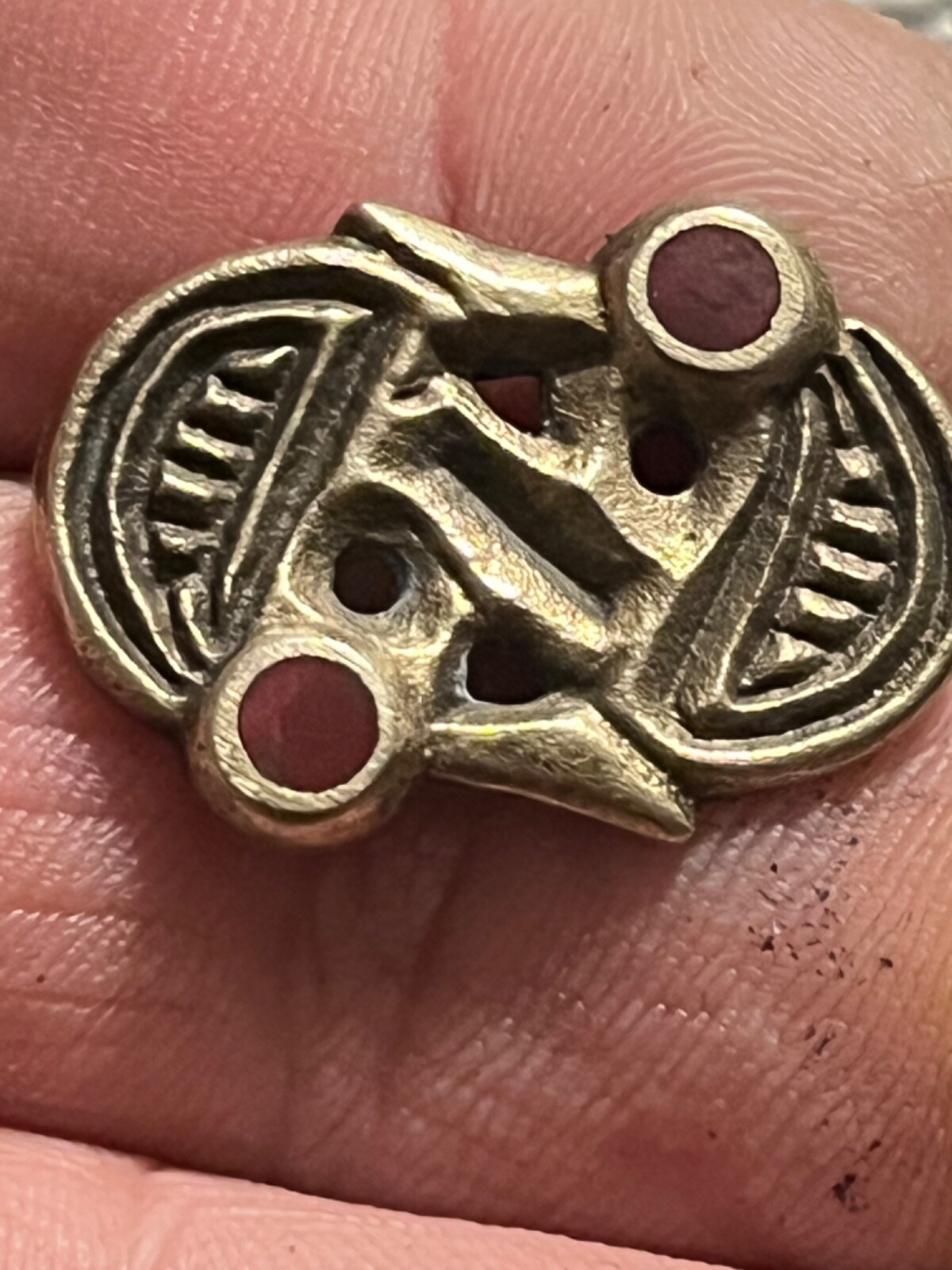 METROPOLITAN MUSUEM OF ART VINTAGE ENAMELED PIN | eBay