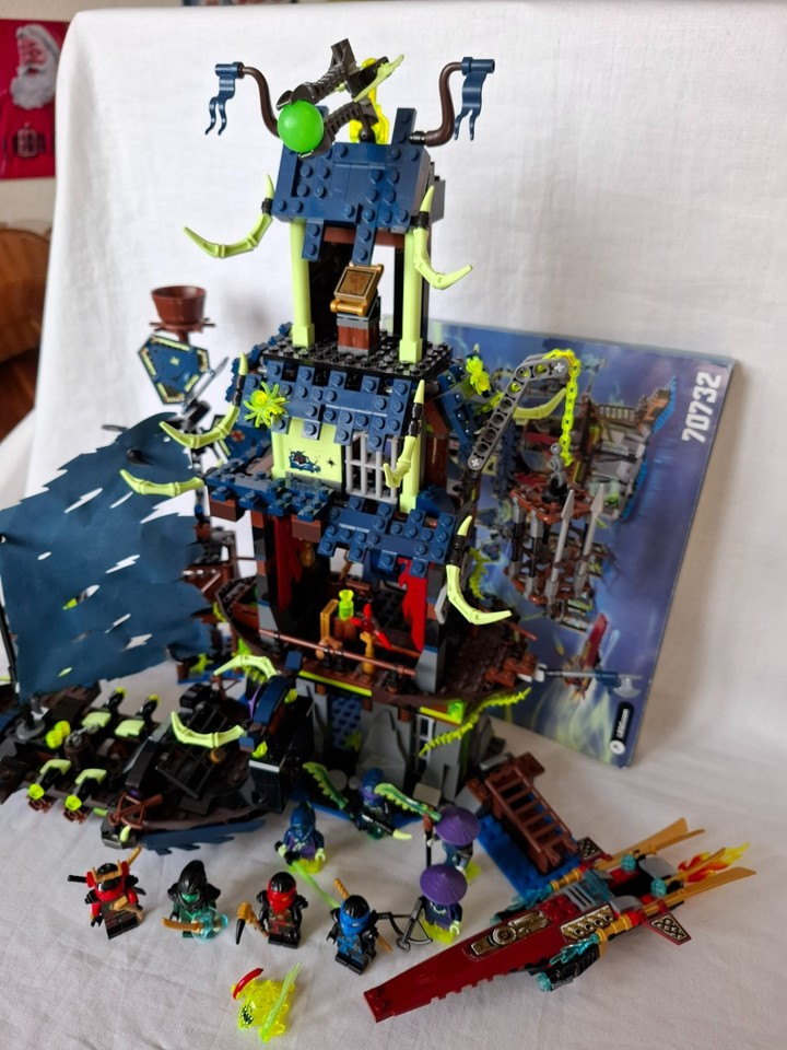 LEGO Ninjago 70732 Die Stadt Stiix Vollständig mit allen Figuren | City ...