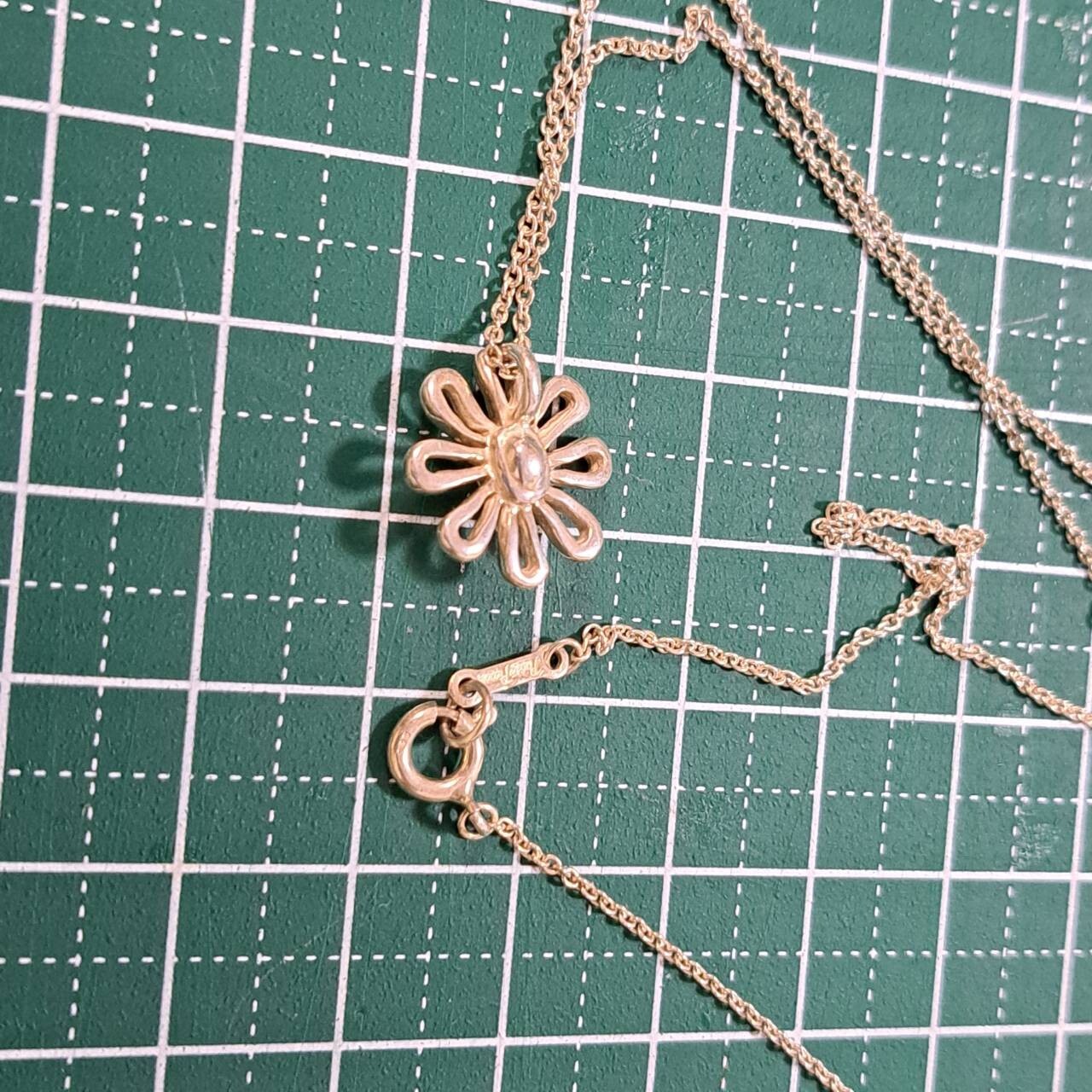 TIFFANY & Co. Paloma Picasso Daisy Flower Pendant Necklace Silver 925 ...