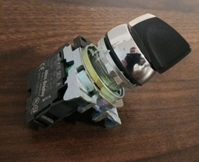 Pushbutton - Allen Bradley Selector Switch