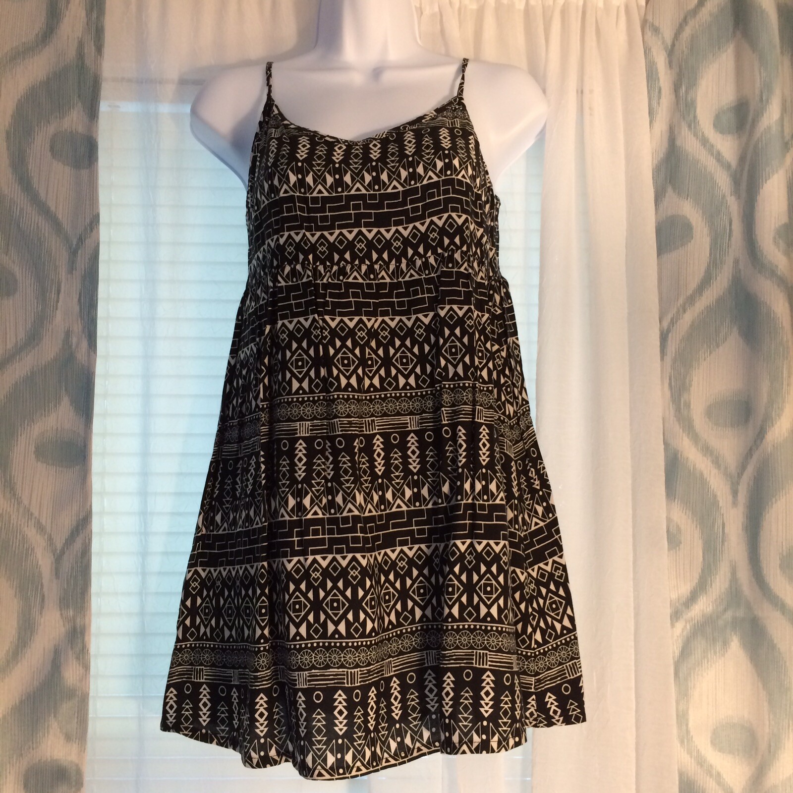 Divided H & M Adjustable Spaghetti Sleeve Flowing Women's Geometric ...