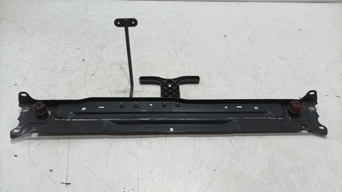MERCEDES C CLASS W204 2009 - GRILL SUPPORT BRACKET A2048850136 | eBay