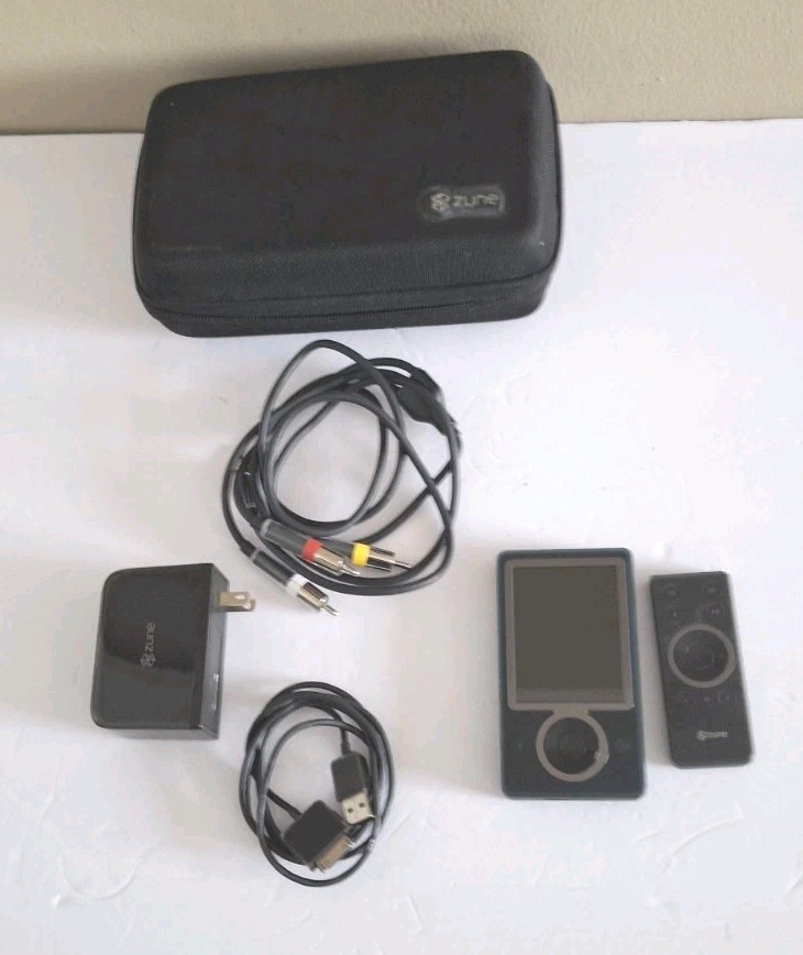 Microsoft Zune 30GB 1089 Digital Media Player with Accessories - Black ...