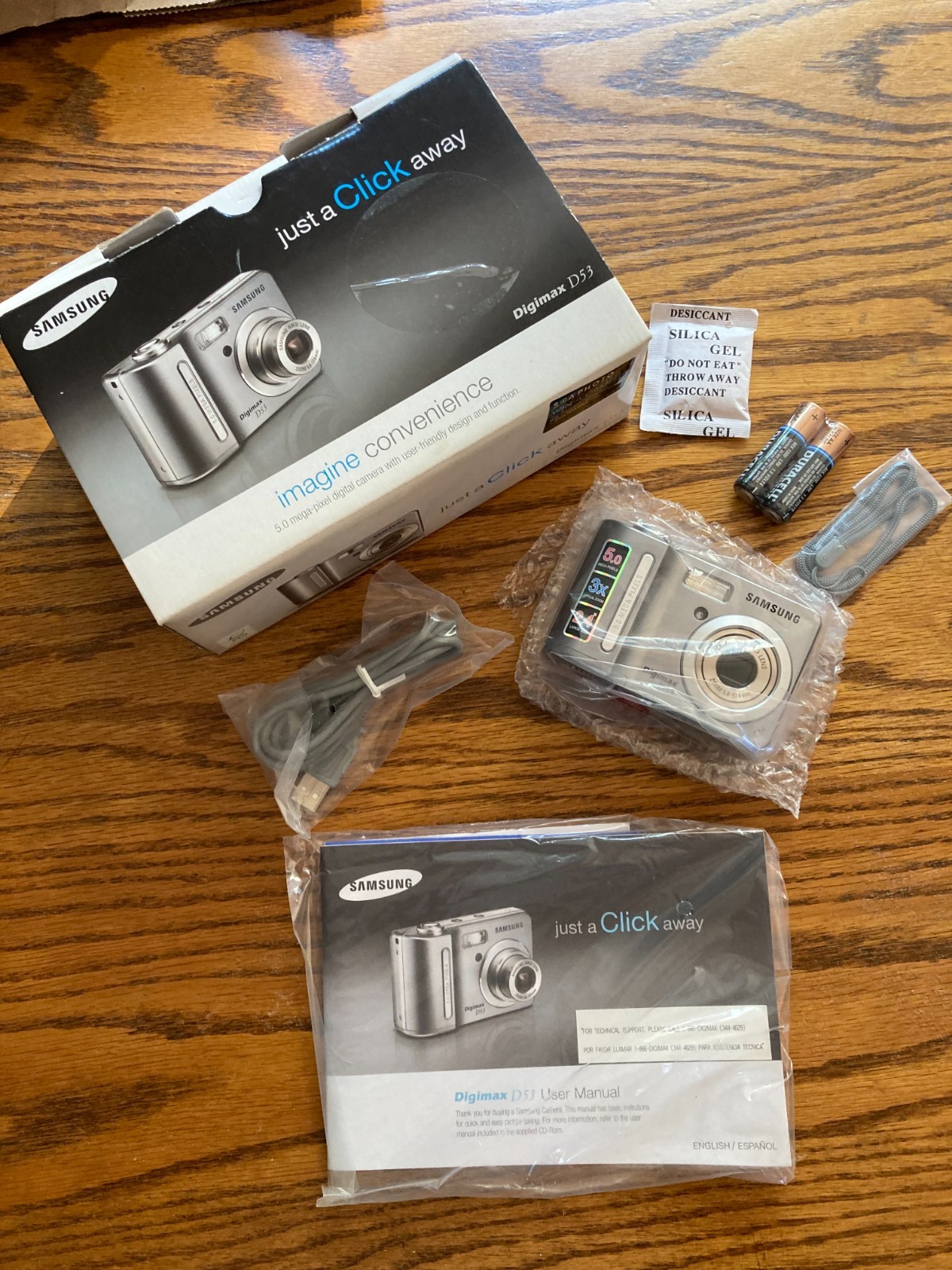 BRAND NEW Samsung Digimax D53 5MP Digital Compact Camera 3X Optical ...