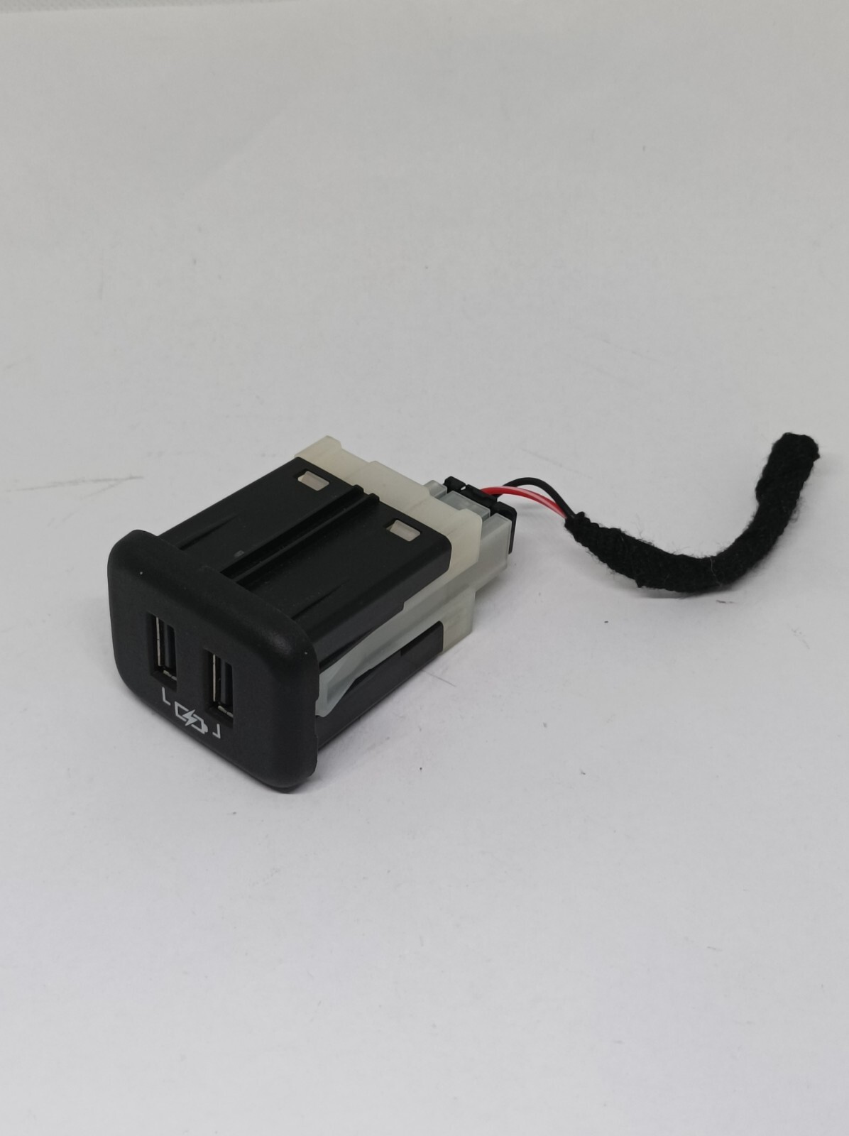 Chevrolet Traverse Console Back USB Adapter Dual Charging Port OEM 2018 ...