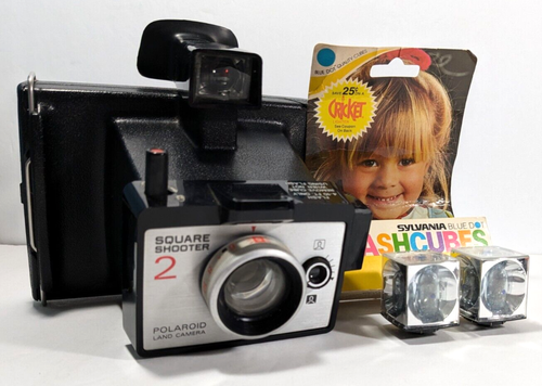 Vintage Polaroid Land Camera Square Shooter 2 W/ Two Flash Cubes ...