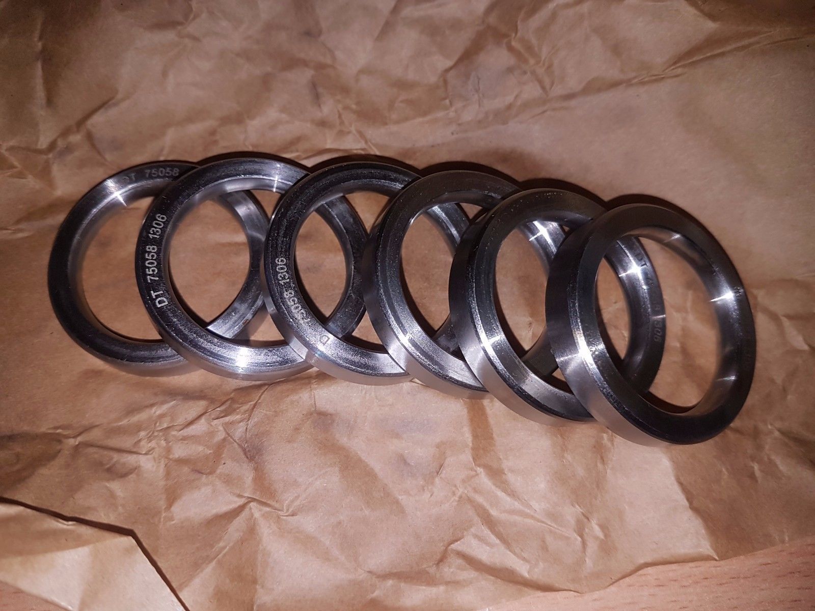 A LOT OF 12 PSC VOLVO TRUCK ENGINE VALVE SEAT RINGS DT 75058 1306 | eBay