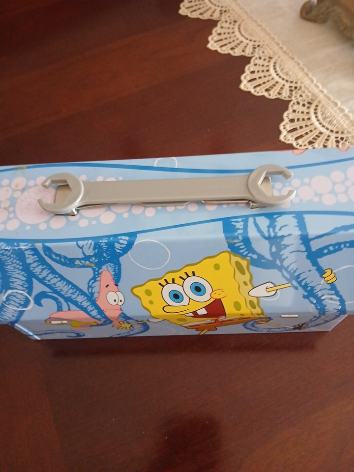 SpongeBob SquarePants Tin Tool/Lunch Box With Latch Handle Good Storage ...