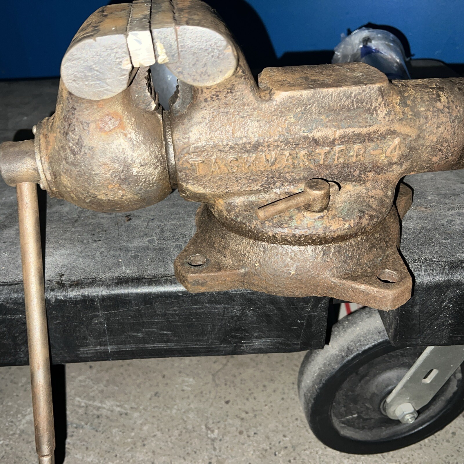 Vintage Taskmaster / Bullet Swivel Bench Vise 28 LB Cast Iron Vice | eBay