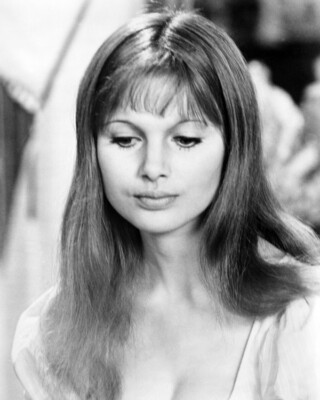 The Vampire Lovers Featuring Madeline Smith Hammer Horror Star 16x20 ...