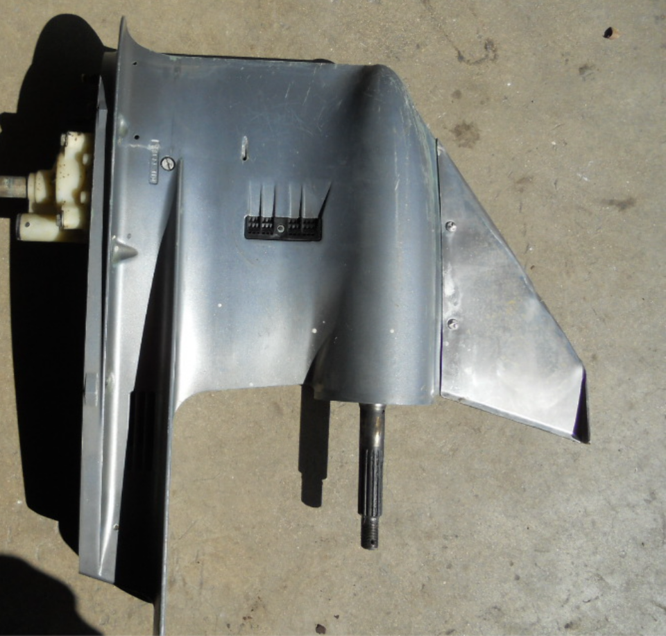 Yamaha F 150 HP 4 stroke Lower Unit 20" Right hand 63P-45300-01-8D ...