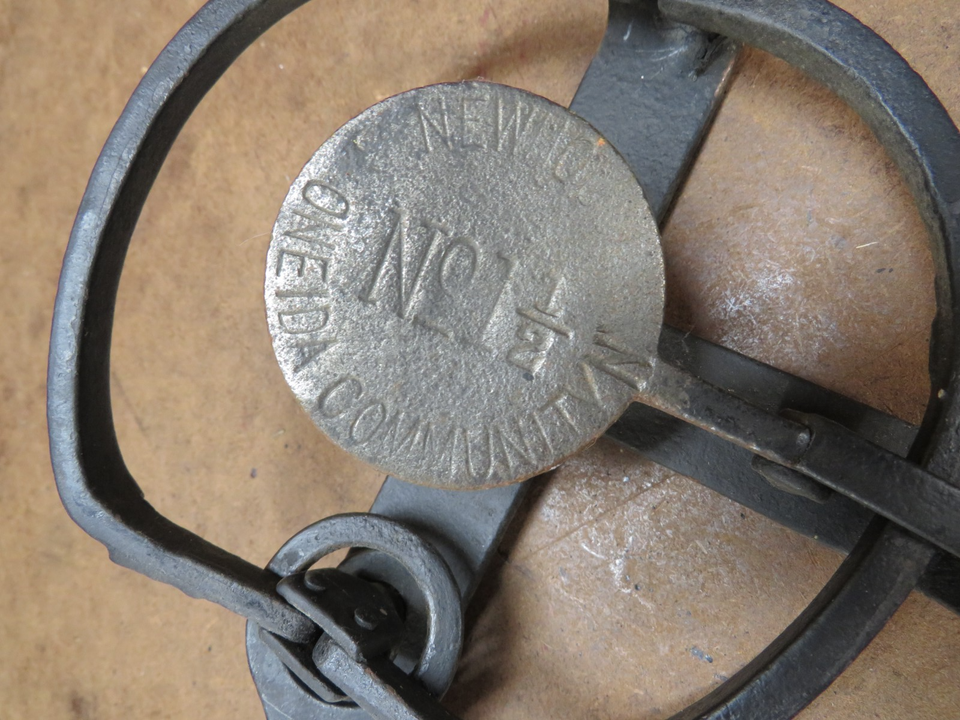 Vintage 1.5 Newhouse Oneida Animal Trap Strong Usable Cast Jaw Vintage ...