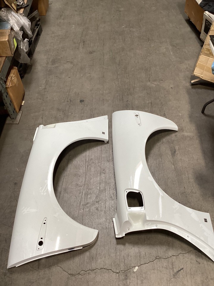 2005-2013 Chevrolet Corvette C6 Rear OEM Fenders Set White Coupe | OE